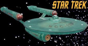 Star Trek U.S.S. Defiant NCC-1764 com Casco Verde Translúcido « Blog de ...